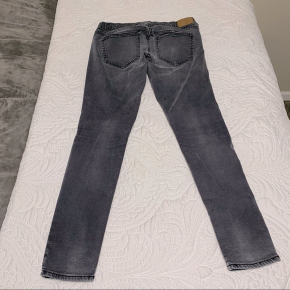 Divided | Jeans | Gray Skinny Jeans W Cute Detailing On The Front ...